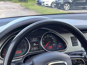 Melns Audi Q7 2009 Narva, ar dzinēja tilpumu 3.00 L un nobraukumu 410 tūkst. km par 5499 €, foto 23 vietnē AUTOMOTO.COM.LV