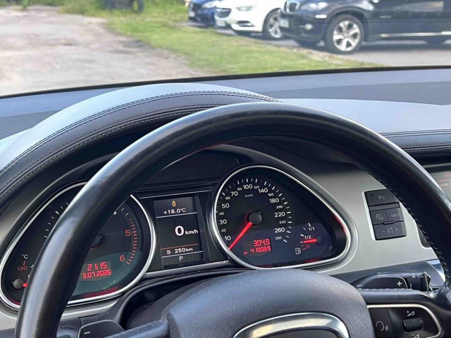 Melns Audi Q7 2009 Narva, ar dzinēja tilpumu 3.00 L un nobraukumu 410 tūkst. km par 5499 €, foto 23 vietnē AUTOMOTO.COM.LV