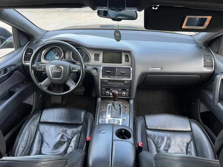 Melns Audi Q7 2009 Narva, ar dzinēja tilpumu 3.00 L un nobraukumu 410 tūkst. km par 5499 €, foto 24 vietnē AUTOMOTO.COM.LV