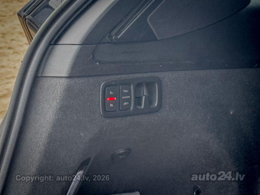 Black Audi Q7 2015 in Parnu, with an engine capacity of 3.00 L and mileage of 184 thousand km for 21900 €, photo 23 on AUTOMOTO.COM.LV
