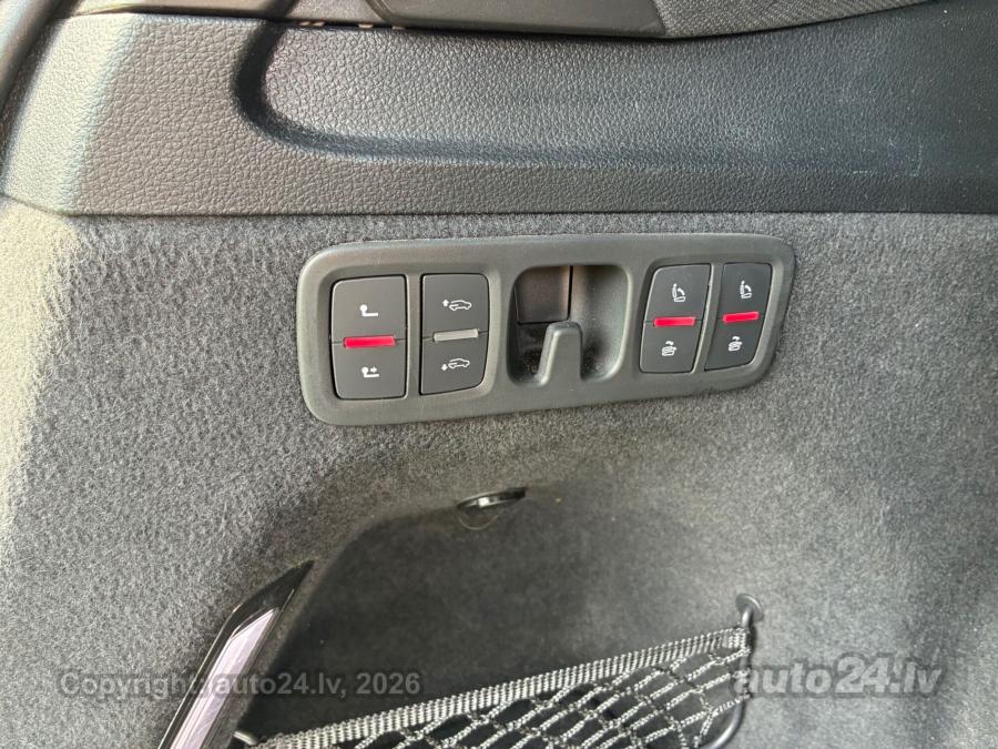 Black Audi Q7 2020 in Tallinn, with an engine capacity of 3.00 L and mileage of 156 thousand km for 41900 €, photo 14 on AUTOMOTO.COM.LV