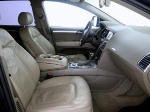 Zils Audi Q7 2006 Tallina, ar dzinēja tilpumu 3.00 L un nobraukumu 321 tūkst. km par 2999 €, foto 16 vietnē AUTOMOTO.COM.LV