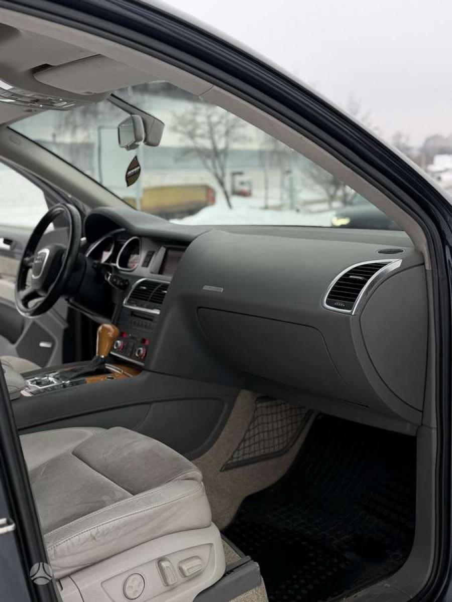 Zils Audi Q7 2007 Viļņa, ar dzinēja tilpumu 4.13 L un nobraukumu 338 tūkst. km par 4950 €, foto 9 vietnē AUTOMOTO.COM.LV