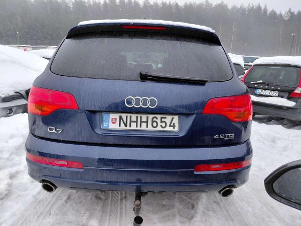 Blue Audi Q7 2007 in Vilnius, with an engine capacity of 4.13 L and mileage of 413 thousand km for 6700 €, photo 5 on AUTOMOTO.COM.LV