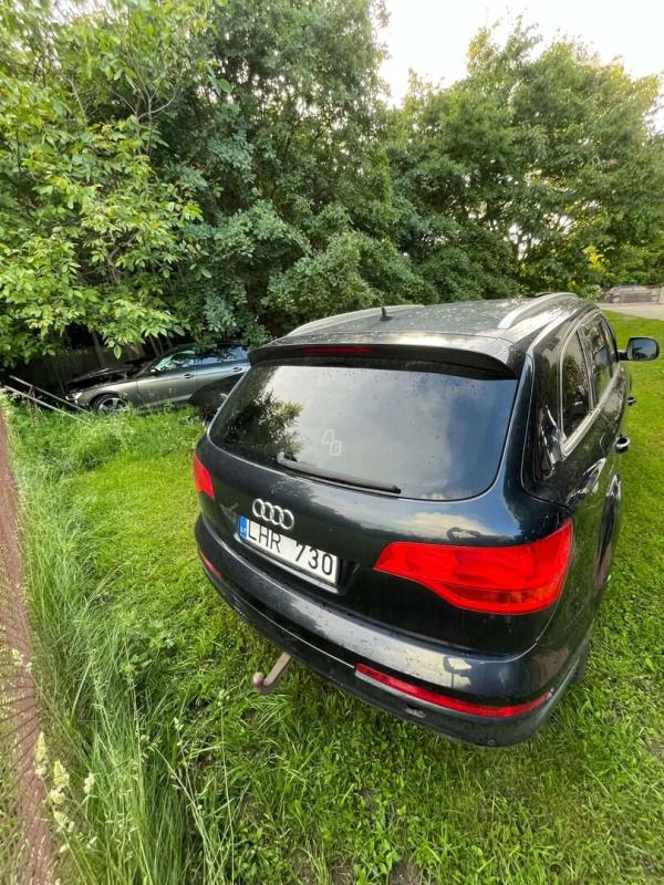 Blue Audi Q7 2007 in Raseiniai, with an engine capacity of 3.00 L and mileage of 304 thousand km for 4700 €, photo 3 on AUTOMOTO.COM.LV