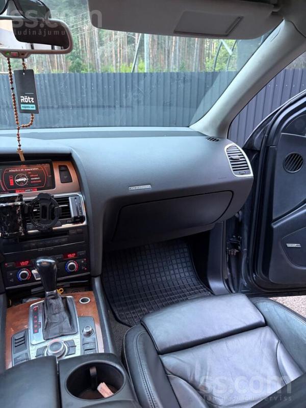 Zils Audi Q7 2007 Daugavpils, ar dzinēja tilpumu 3.00 L un nobraukumu 310 tūkst. km par 6500 €, foto 10 vietnē AUTOMOTO.COM.LV
