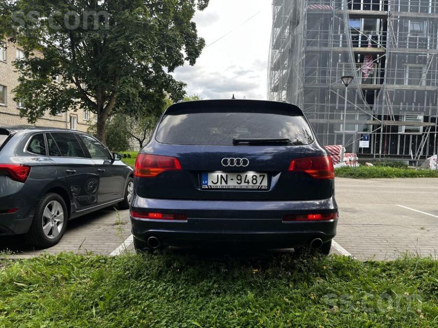 Blue Audi Q7 2009 in Riga, with an engine capacity of 4.20 L and mileage of 425 thousand km for 5000 €, photo 3 on AUTOMOTO.COM.LV