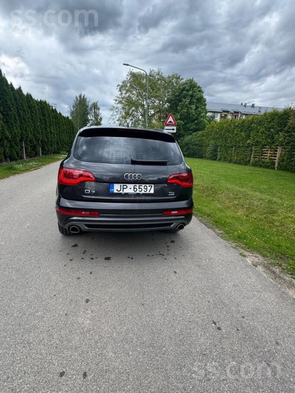 Blue Audi Q7 2014 in Riga, with an engine capacity of 3.00 L and mileage of 258 thousand km for 12200 €, photo 5 on AUTOMOTO.COM.LV