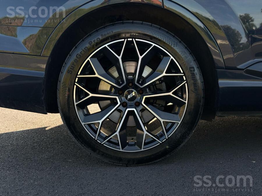 Blue Audi Q7 2016 in Riga, with an engine capacity of 4.00 L and mileage of 153 thousand km for 35499 €, photo 6 on AUTOMOTO.COM.LV