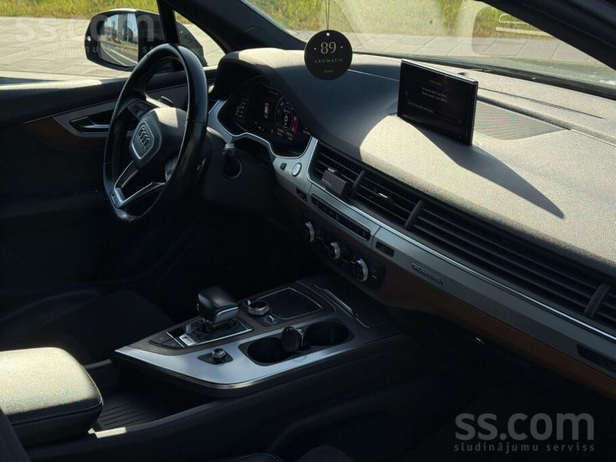 Blue Audi Q7 2016 in Riga, with an engine capacity of 4.00 L and mileage of 153 thousand km for 35499 €, photo 7 on AUTOMOTO.COM.LV