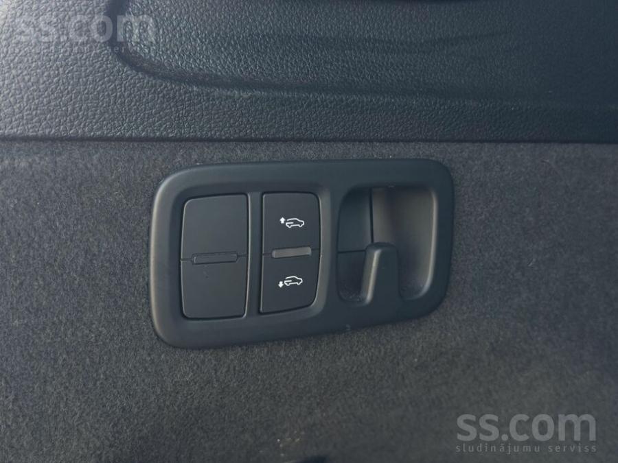 Blue Audi Q7 2016 in Riga, with an engine capacity of 4.00 L and mileage of 153 thousand km for 35499 €, photo 13 on AUTOMOTO.COM.LV