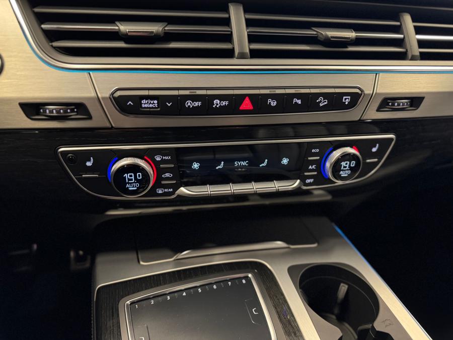 Zils Audi Q7 2016 Rīga, ar dzinēja tilpumu 3.00 L un nobraukumu 143 tūkst. km par 29990 €, foto 14 vietnē AUTOMOTO.COM.LV