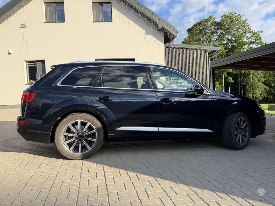 Blue Audi Q7 2016 in Vilnius, with an engine capacity of 2.97 L and mileage of 250 thousand km for 18200 €, photo 5 on AUTOMOTO.COM.LV