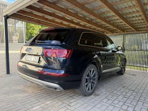Blue Audi Q7 2016 in Vilnius, with an engine capacity of 2.97 L and mileage of 250 thousand km for 18200 €, photo 6 on AUTOMOTO.COM.LV
