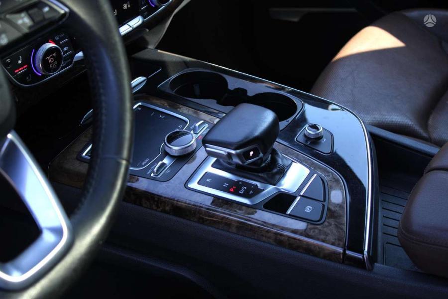 Blue Audi Q7 2017 in Vilnius, with an engine capacity of 3.00 L and mileage of 230 thousand km for 19999 €, photo 23 on AUTOMOTO.COM.LV