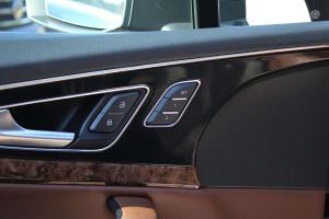 Blue Audi Q7 2017 in Vilnius, with an engine capacity of 3.00 L and mileage of 230 thousand km for 19999 €, photo 26 on AUTOMOTO.COM.LV