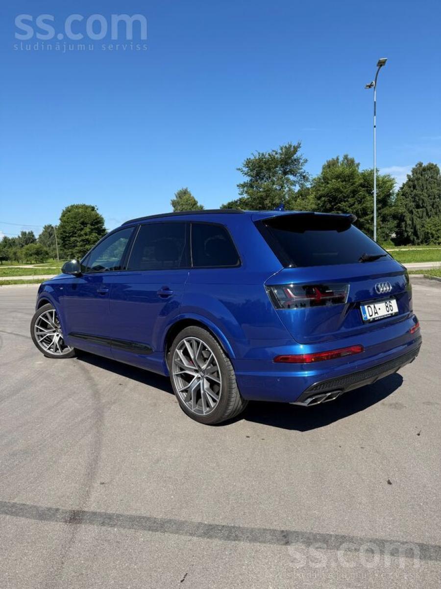 Blue Audi Q7 2017 in Riga, with an engine capacity of 4.00 L and mileage of 199 thousand km for 33000 €, photo 5 on AUTOMOTO.COM.LV