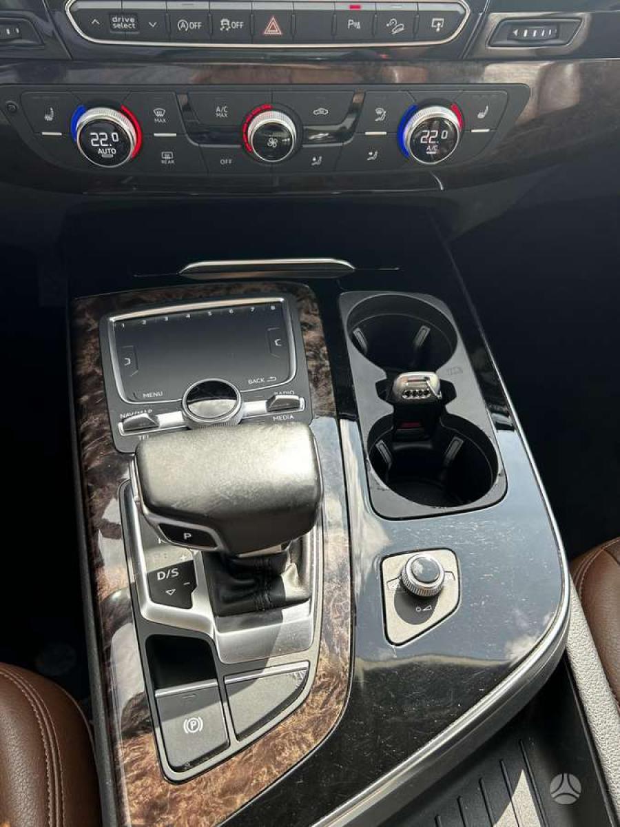 Blue Audi Q7 2017 in Vilnius, with an engine capacity of 1.98 L and mileage of 243 thousand km for 17900 €, photo 17 on AUTOMOTO.COM.LV