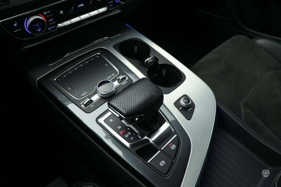 Blue Audi Q7 2018 in Vilnius, with an engine capacity of 2.97 L and mileage of 153 thousand km for 29990 €, photo 33 on AUTOMOTO.COM.LV
