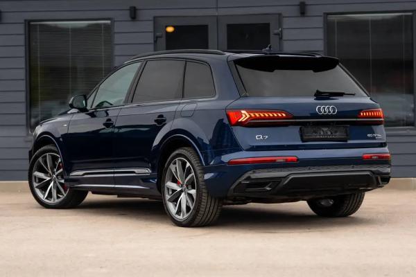 Blue Audi Q7 2020 in Jelgava, with an engine capacity of 3.00 L and mileage of 119 thousand km for 52750 €, photo 2 on AUTOMOTO.COM.LV