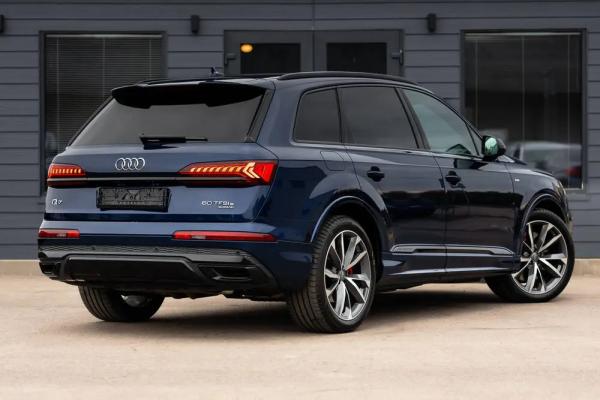 Blue Audi Q7 2020 in Jelgava, with an engine capacity of 3.00 L and mileage of 119 thousand km for 52750 €, photo 4 on AUTOMOTO.COM.LV