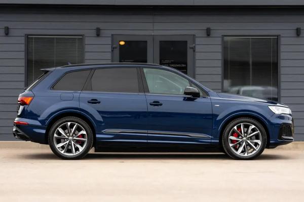 Blue Audi Q7 2020 in Jelgava, with an engine capacity of 3.00 L and mileage of 119 thousand km for 52750 €, photo 6 on AUTOMOTO.COM.LV