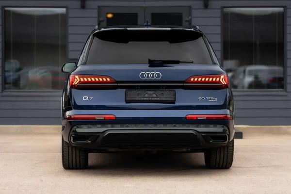 Blue Audi Q7 2020 in Jelgava, with an engine capacity of 3.00 L and mileage of 119 thousand km for 52750 €, photo 7 on AUTOMOTO.COM.LV