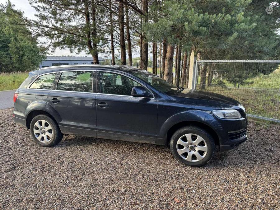 Zils Audi Q7 2005 Viļņa, ar dzinēja tilpumu 3.00 L un nobraukumu 322 tūkst. km par 2750 €, foto 1 vietnē AUTOMOTO.COM.LV