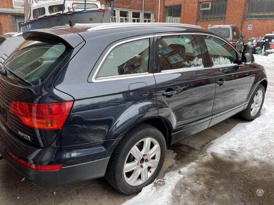 Blue Audi Q7 2006 in Plunge, with an engine capacity of 3.00 L and mileage of 230 thousand km for 3700 €, photo 5 on AUTOMOTO.COM.LV