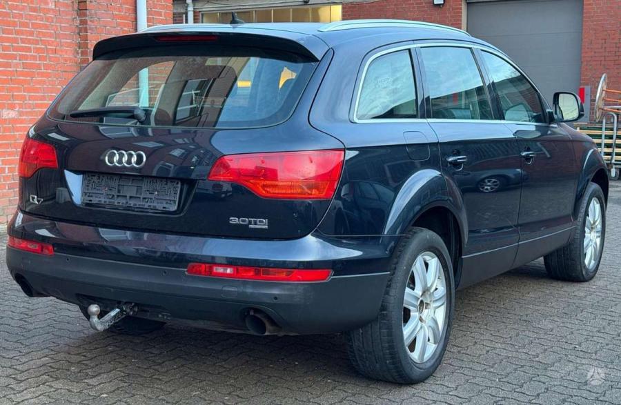 Blue Audi Q7 2006 in Plunge, with an engine capacity of 3.00 L and mileage of 230 thousand km for 3700 €, photo 15 on AUTOMOTO.COM.LV