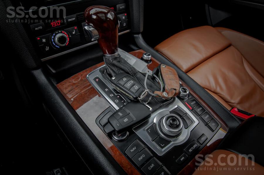 Brown Audi Q7 2009 in Tukums, with an engine capacity of 4.20 L and mileage of 0 thousand km for 13550 €, photo 32 on AUTOMOTO.COM.LV