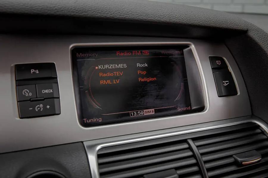 Brūns Audi Q7 2009 Tukums, ar dzinēja tilpumu 4.20 L un nobraukumu 266 tūkst. km par 13550 €, foto 28 vietnē AUTOMOTO.COM.LV