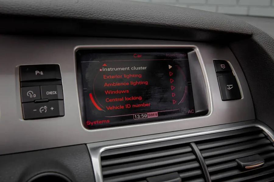 Brūns Audi Q7 2009 Tukums, ar dzinēja tilpumu 4.20 L un nobraukumu 266 tūkst. km par 13550 €, foto 31 vietnē AUTOMOTO.COM.LV