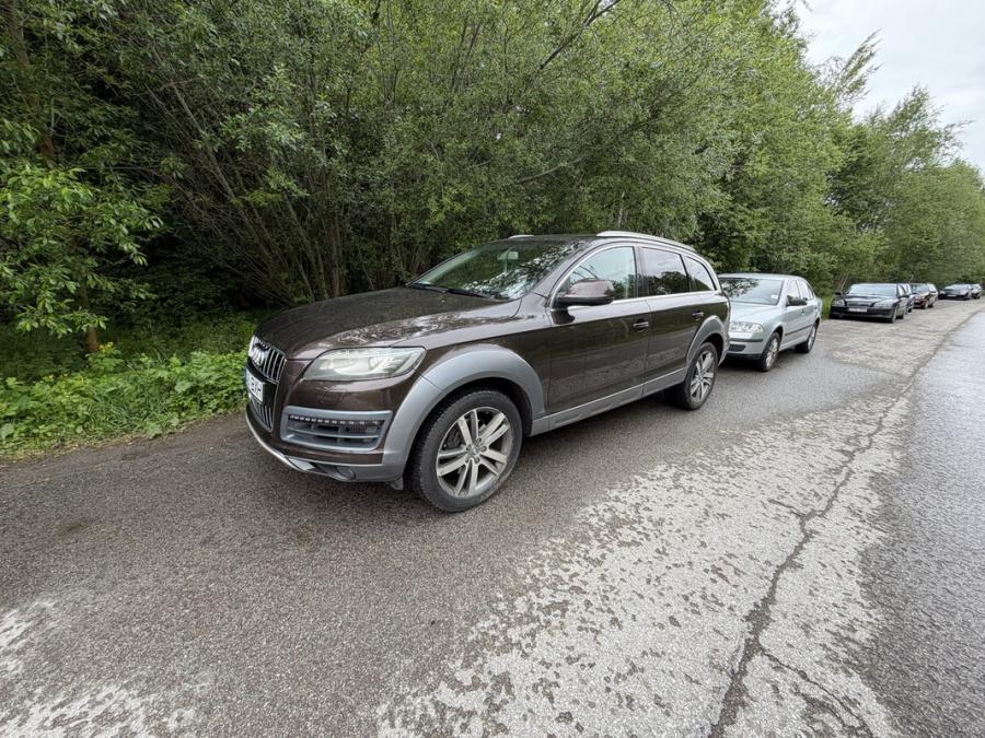 Brown Audi Q7 2011 in Narva, with an engine capacity of 3.00 L and mileage of 346 thousand km for 12500 €, photo 15 on AUTOMOTO.COM.LV