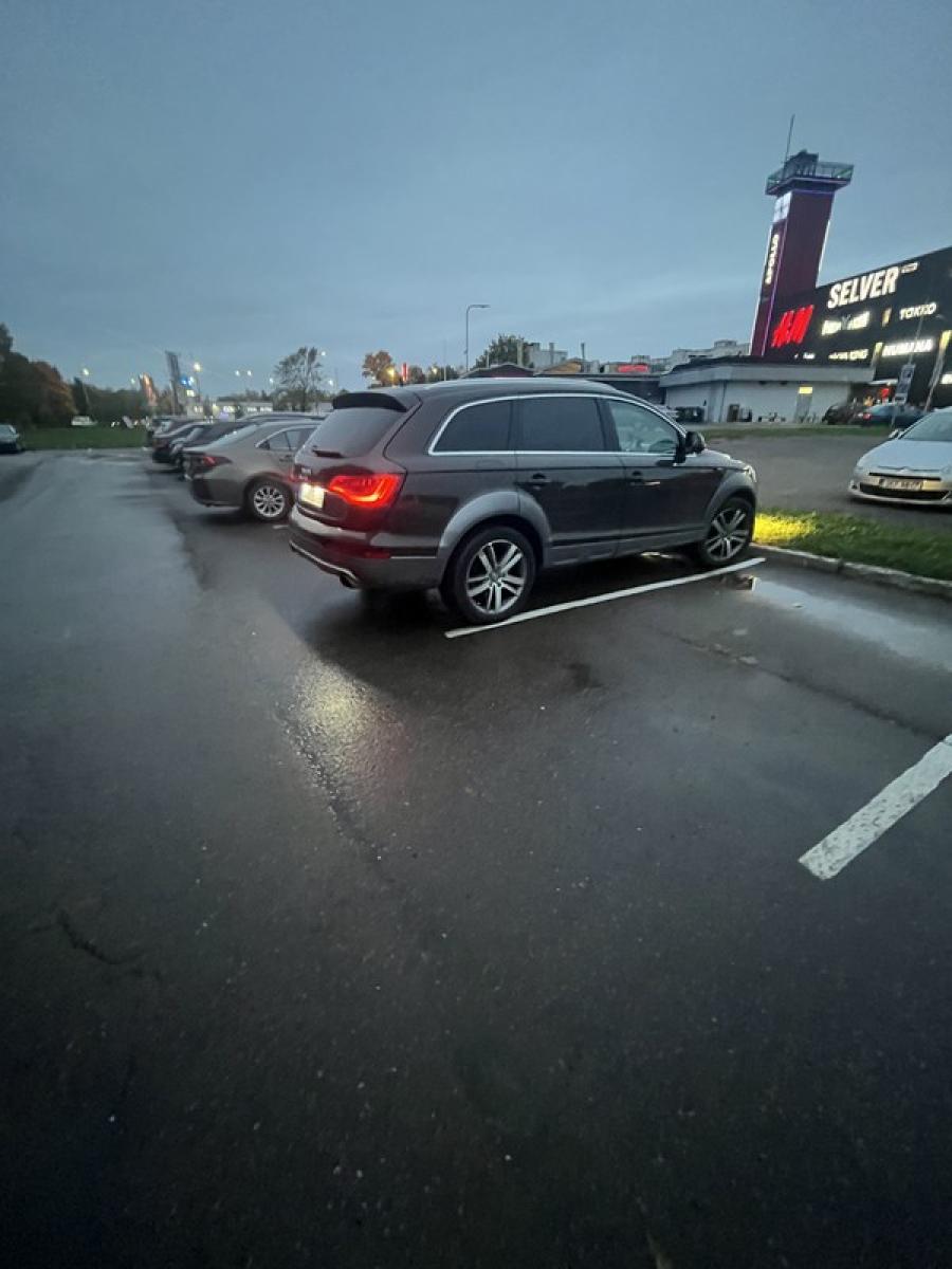 Brown Audi Q7 2011 in Narva, with an engine capacity of 3.00 L and mileage of 346 thousand km for 12500 €, photo 19 on AUTOMOTO.COM.LV