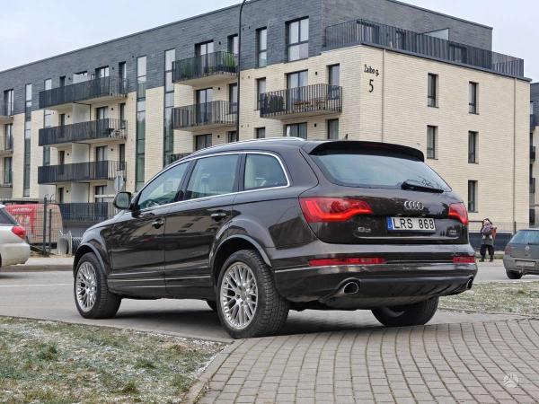 Brown Audi Q7 2013 in Vilnius, with an engine capacity of 4.20 L and mileage of 285 thousand km for 15500 €, photo 5 on AUTOMOTO.COM.LV