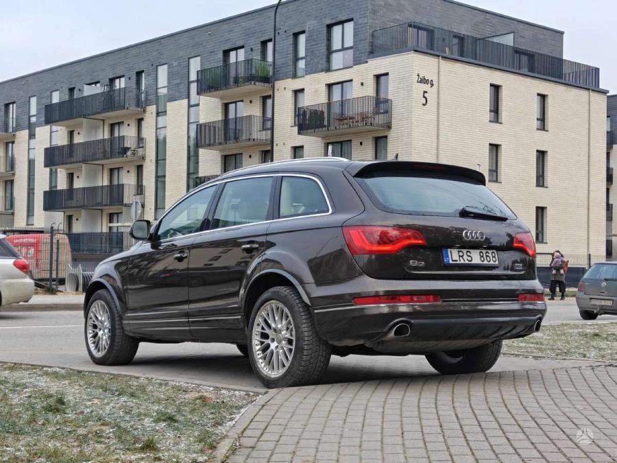 Brown Audi Q7 2013 in Vilnius, with an engine capacity of 4.20 L and mileage of 285 thousand km for 15500 €, photo 5 on AUTOMOTO.COM.LV