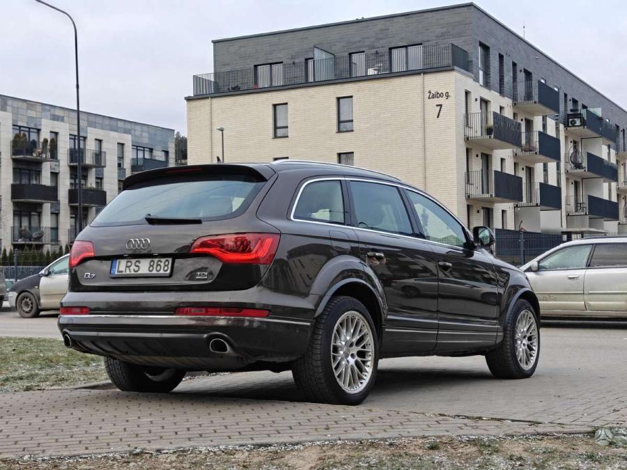Brown Audi Q7 2013 in Vilnius, with an engine capacity of 4.20 L and mileage of 285 thousand km for 15500 €, photo 7 on AUTOMOTO.COM.LV