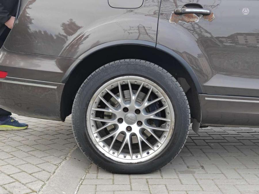 Brown Audi Q7 2013 in Vilnius, with an engine capacity of 4.20 L and mileage of 285 thousand km for 15500 €, photo 11 on AUTOMOTO.COM.LV