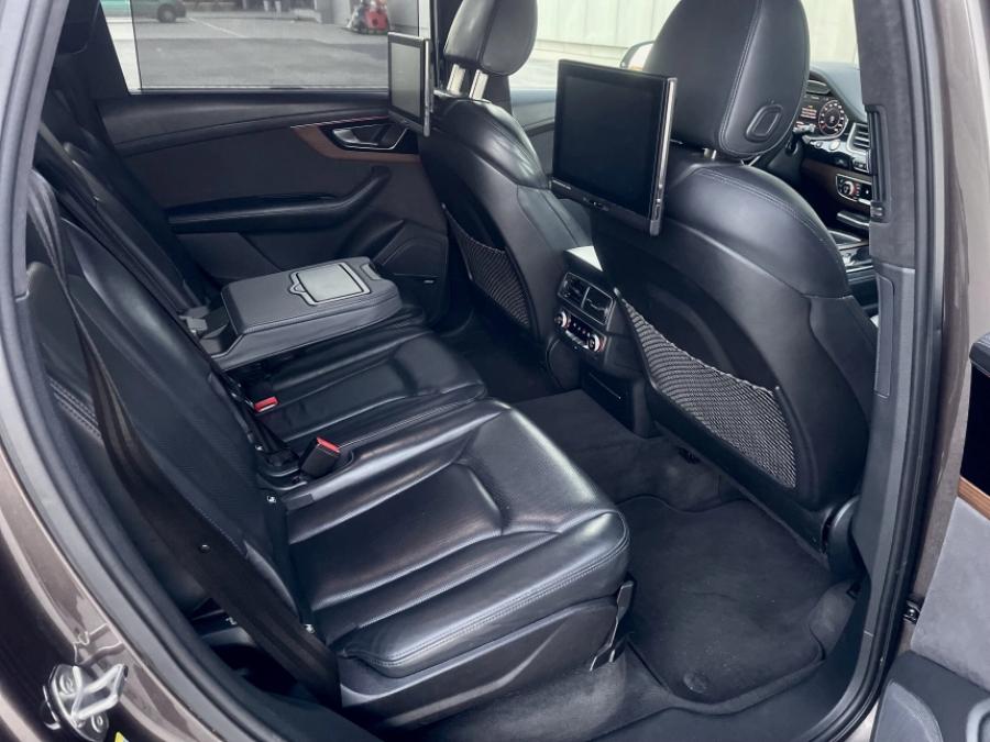 Brūns Audi Q7 2015 Rīga, ar dzinēja tilpumu 3.00 L un nobraukumu 207 tūkst. km par 26490 €, foto 24 vietnē AUTOMOTO.COM.LV