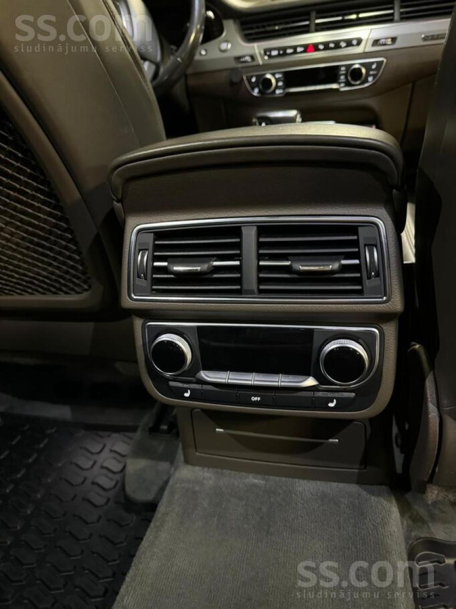 Brown Audi Q7 2016 in Riga, with an engine capacity of 3.00 L and mileage of 238 thousand km for 21500 €, photo 6 on AUTOMOTO.COM.LV