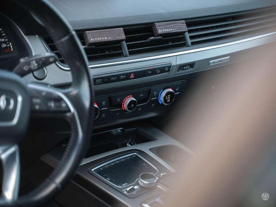 Brown Audi Q7 2016 in Mazeikiai, with an engine capacity of 2.97 L and mileage of 370 thousand km for 18800 €, photo 5 on AUTOMOTO.COM.LV