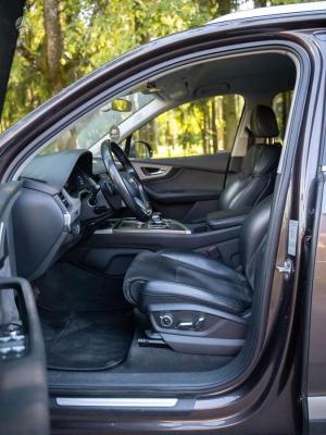 Brown Audi Q7 2016 in Mazeikiai, with an engine capacity of 2.97 L and mileage of 370 thousand km for 18800 €, photo 16 on AUTOMOTO.COM.LV