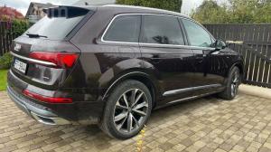 Brown Audi Q7 2020 in Liepaja, with an engine capacity of 3.00 L and mileage of 105 thousand km for 38500 €, photo 4 on AUTOMOTO.COM.LV