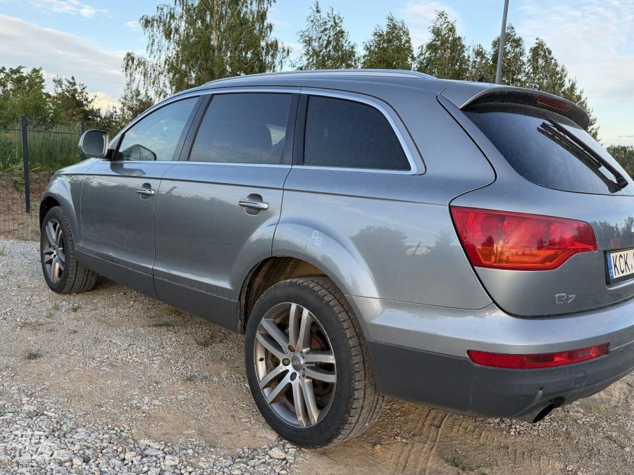 Audi Q7 2006 in Vilnius, with an engine capacity of 3.00 L and mileage of 380 thousand km for 3800 €, photo 8 on AUTOMOTO.COM.LV