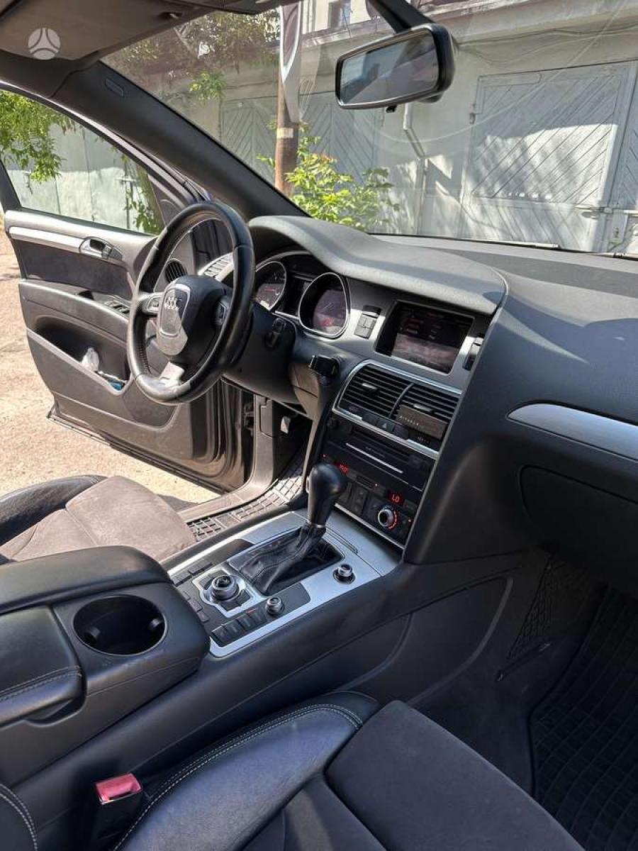 Audi Q7 2010 in Vilnius, with an engine capacity of 2.97 L and mileage of 280 thousand km for 7800 €, photo 15 on AUTOMOTO.COM.LV