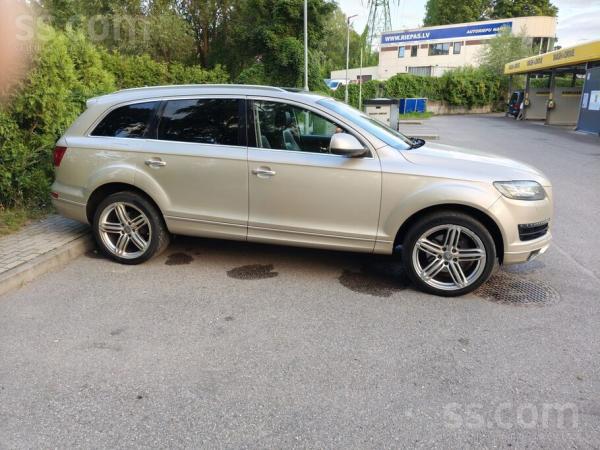 Audi Q7 2011 in Riga on AUTOMOTO.COM.LV Audi Q7 2011 in Riga, with an engine capacity of 3.00 L and mileage of 396 thousand km for 8900 €, photo 5 on AUTOMOTO.COM.LV