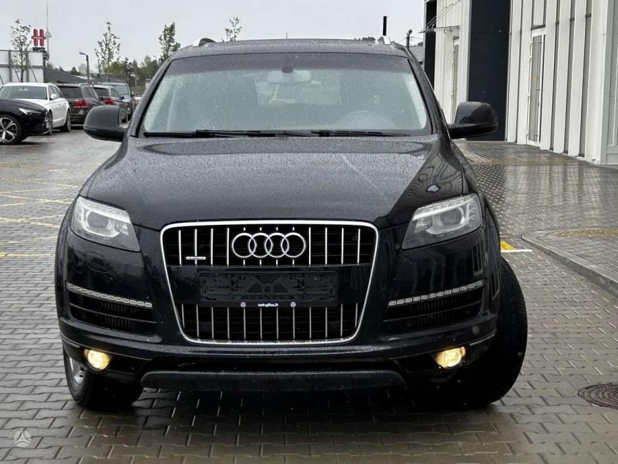 Audi Q7 2012 in Vilnius, with an engine capacity of 2.97 L and mileage of 301 thousand km for 9999 €, photo 8 on AUTOMOTO.COM.LV