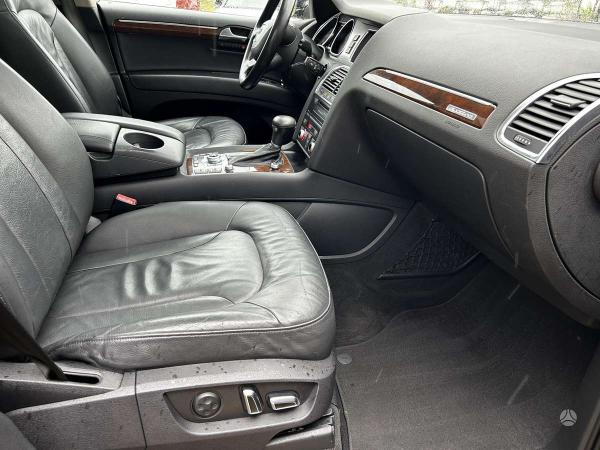 Audi Q7 2012 in Vilnius, with an engine capacity of 2.97 L and mileage of 301 thousand km for 9999 €, photo 9 on AUTOMOTO.COM.LV