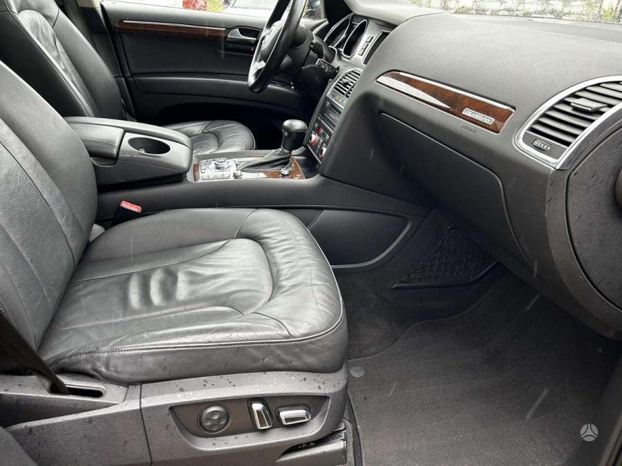 Audi Q7 2012 in Vilnius, with an engine capacity of 2.97 L and mileage of 301 thousand km for 9999 €, photo 10 on AUTOMOTO.COM.LV